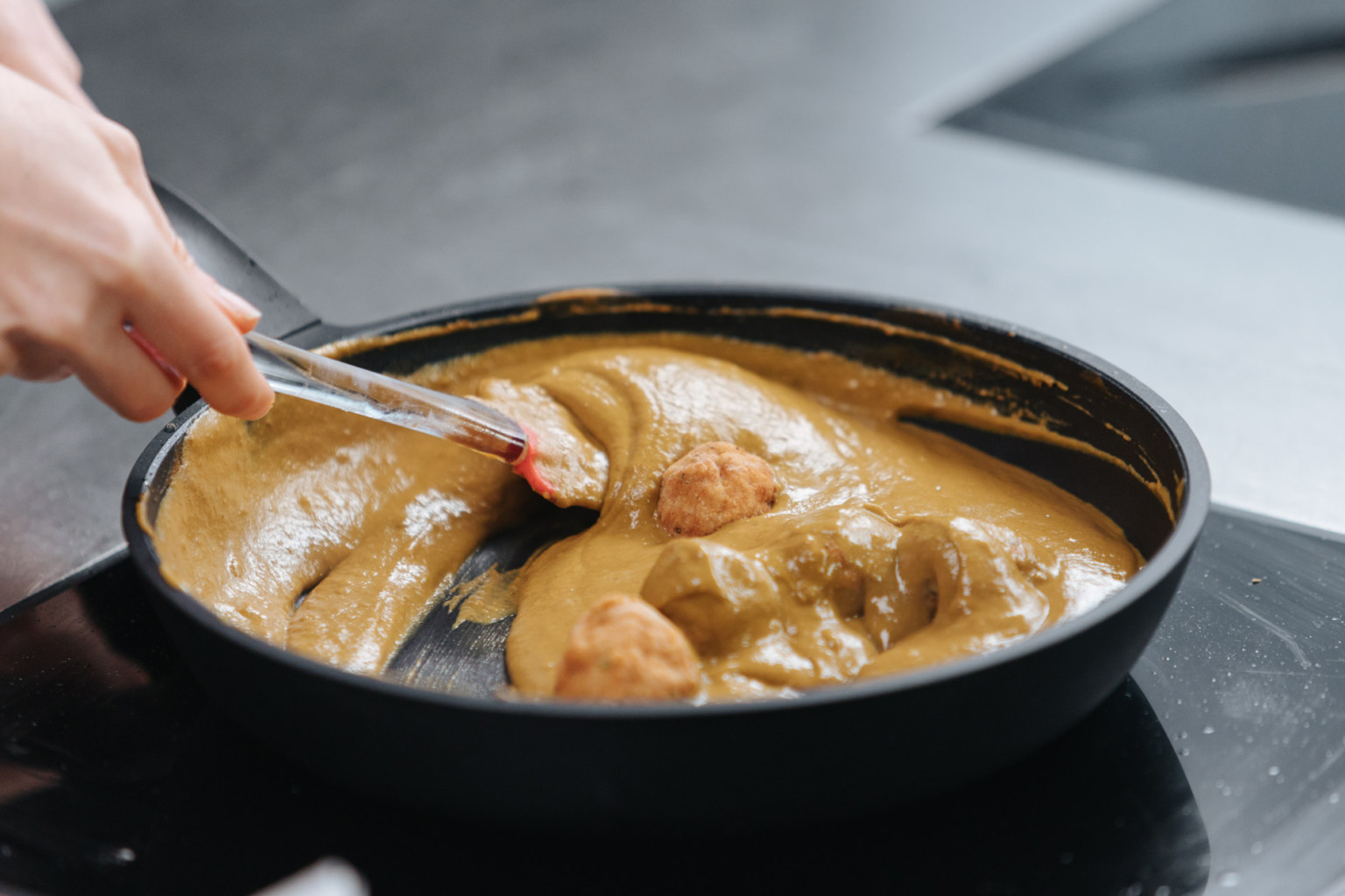 Qué es el sofrito, base de la cocina española tradicional