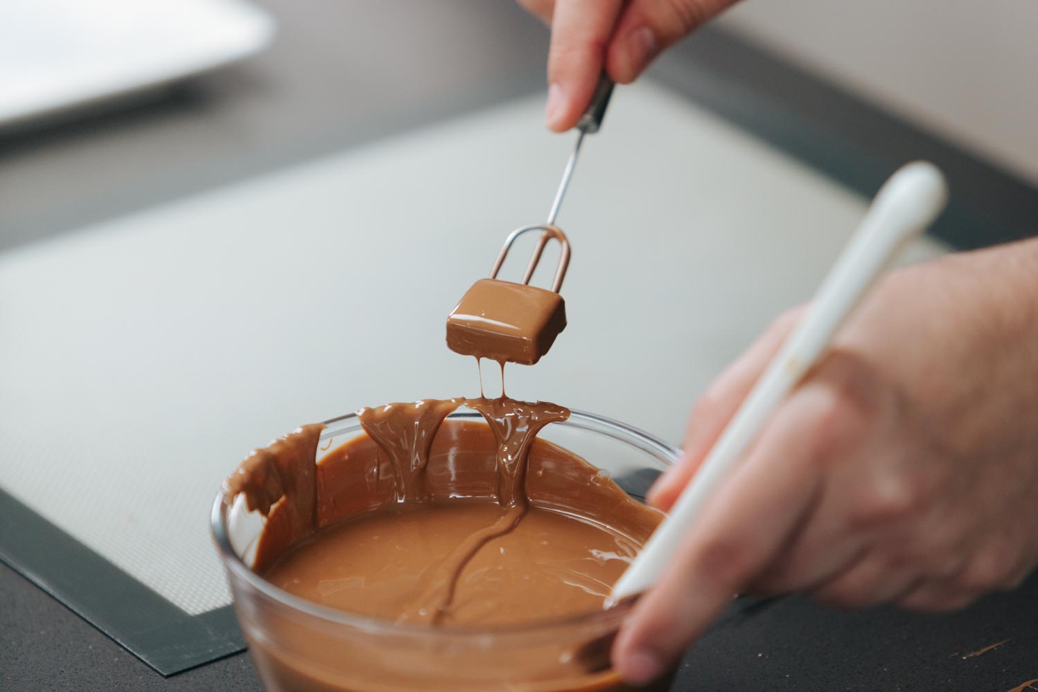 Bombones de chocolate con leche y cacahuete - Scoolinary