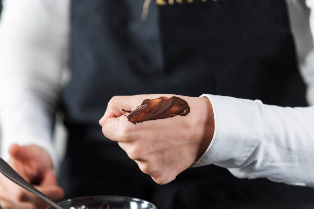 Cómo atemperar chocolate; todo lo que necesitas - Scoolinary