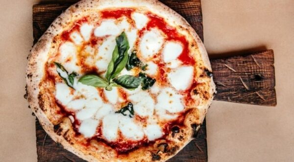 Pizzas Creativas: Descubre un Mundo de Formas y Sabores