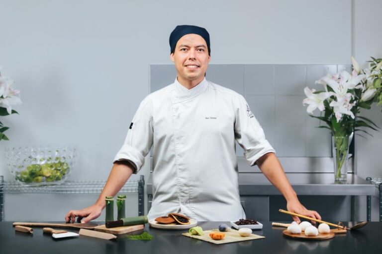 Japanese Pastry: Traditional and Modern Techniques