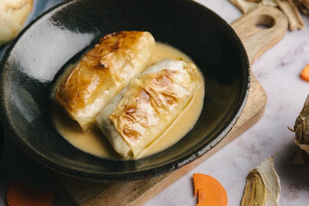 Holubtsi: Cabbage rolls with creamy mushroom sauce - Scoolinary Recipes